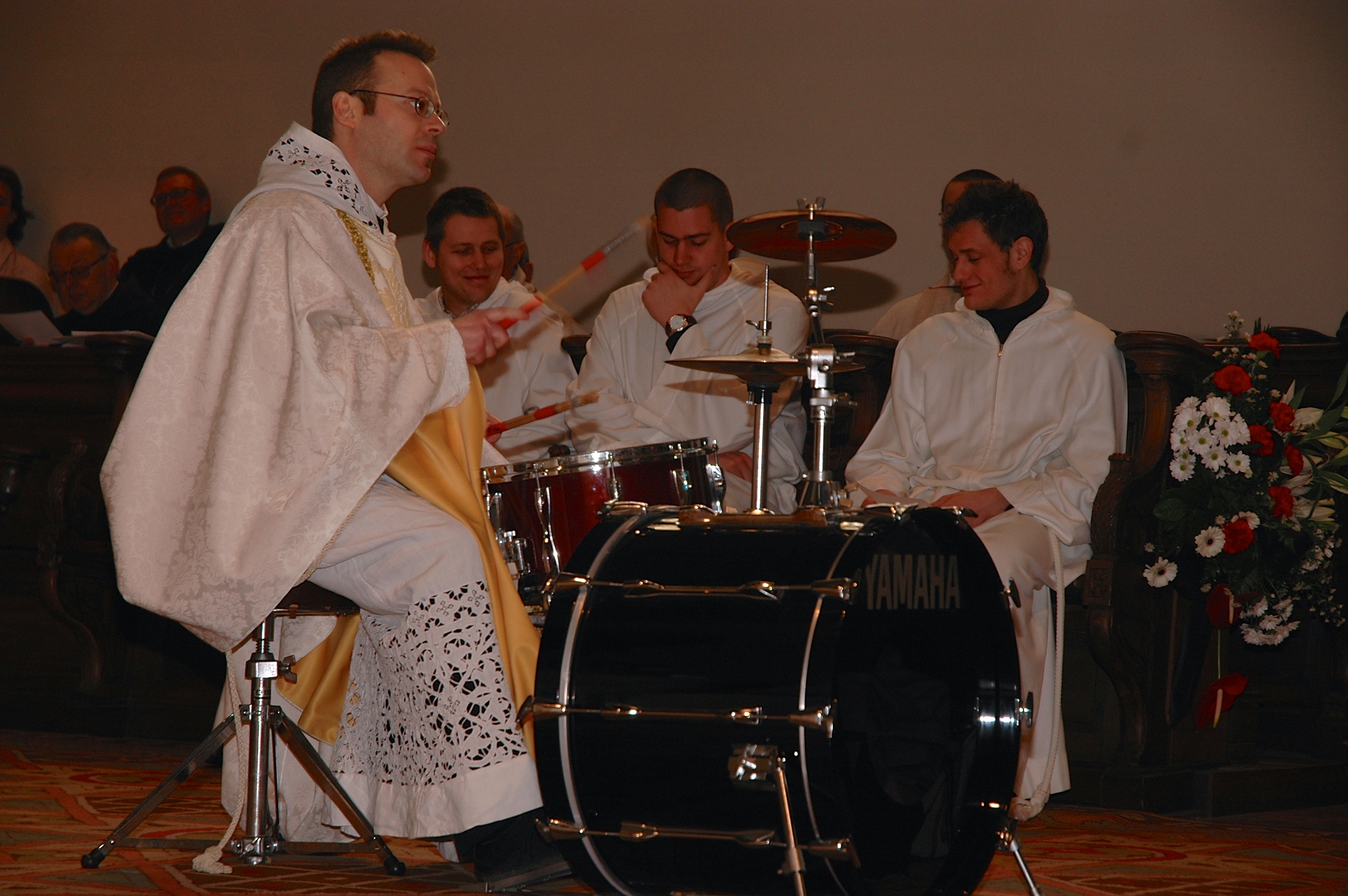 Monnik-drummer componeert supporterslied Oud-Heverlee Leuven | Otheo